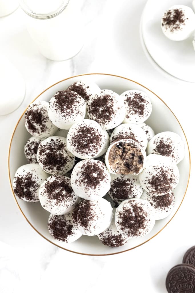 Oreo Cake Balls - The BakerMama