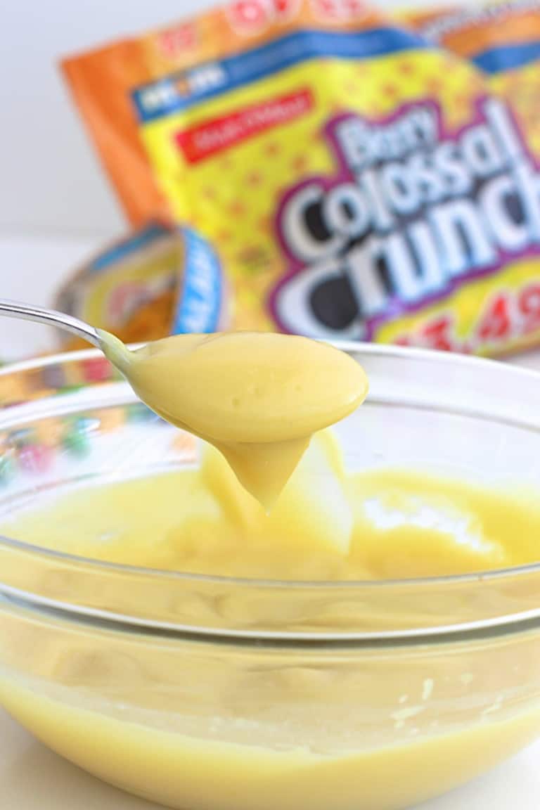 Berry Colossal Crunch Banana Pudding - The BakerMama