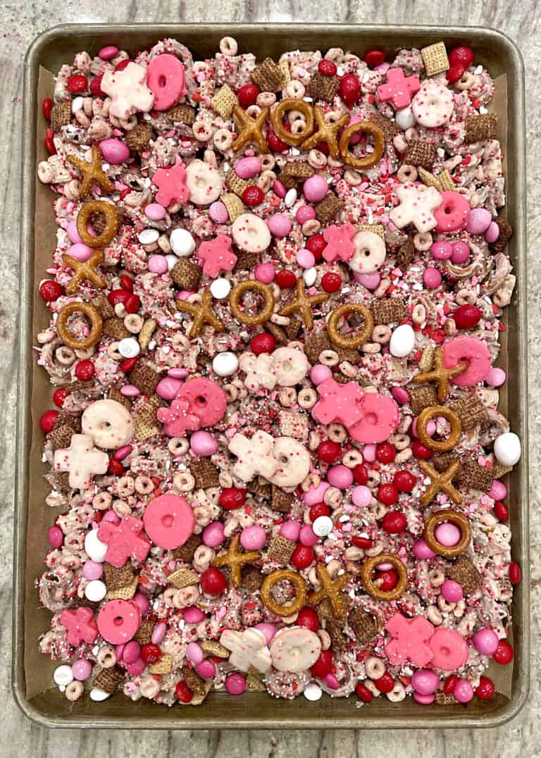 XOXO Valentine's Day Snack Mix - The BakerMama