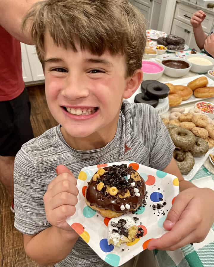 Decorate-Your-Own Donut Spread - The BakerMama Decorate-Your-Own Donut Spread - The BakerMama