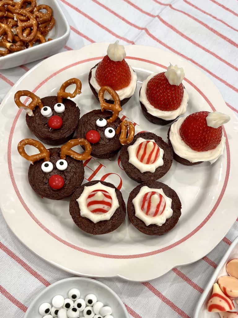 Holiday Cheer Brownie Bites - The BakerMama