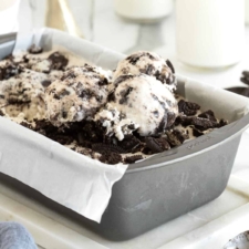 Homemade Cookies and Cream Ice Cream - The BakerMama