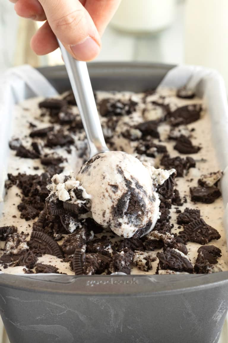 Homemade Cookies and Cream Ice Cream - The BakerMama