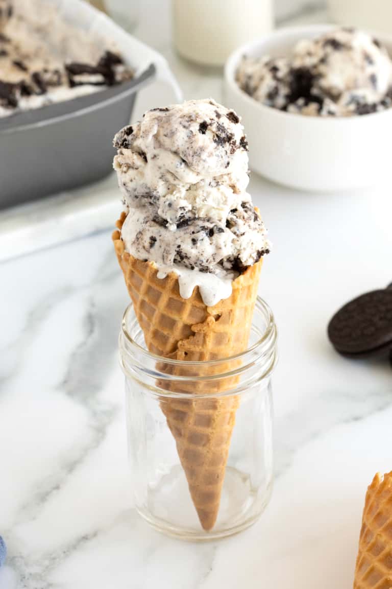 Cookies and Cream Ice Cream - The BakerMama