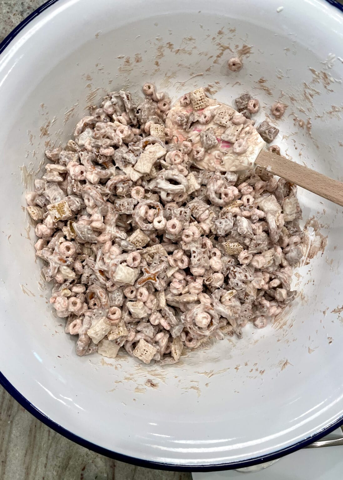 XOXO Valentine's Day Snack Mix - The BakerMama